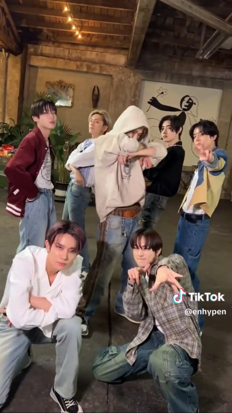 ENHYPEN Community Post - omgggg Crying😭😭😭😭😭😭😭😭😭😭😭😭😭😭😭😭😭😭😭😭😭🫣😳😳😳😳🥵🥵🥵🥵🥵🥵🥵