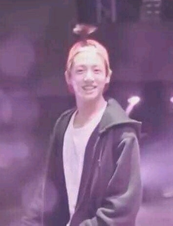 BTS 커뮤니티 포스트 - once i get my acc back im going to post this as pfp ;)