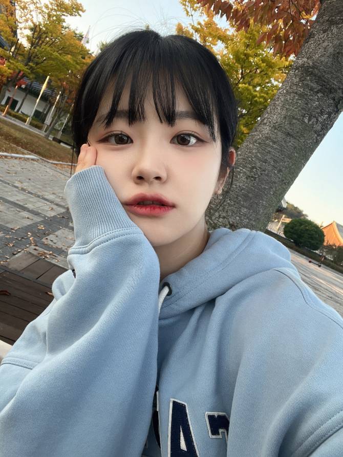 Post De La Comunidad Qwer 안녕 ️ ️ 오늘은 Qwer 쉬는 날 저는 개인촬영을 하러 어엄청 멀리