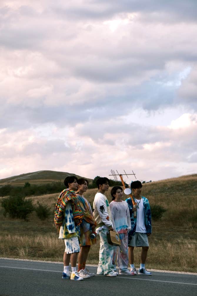 Seventeen Community Post 인스타 올려준 사진인데 원본 사진 길이가 더 길어서 배경화면으로 쓸 캐럿들 써요
