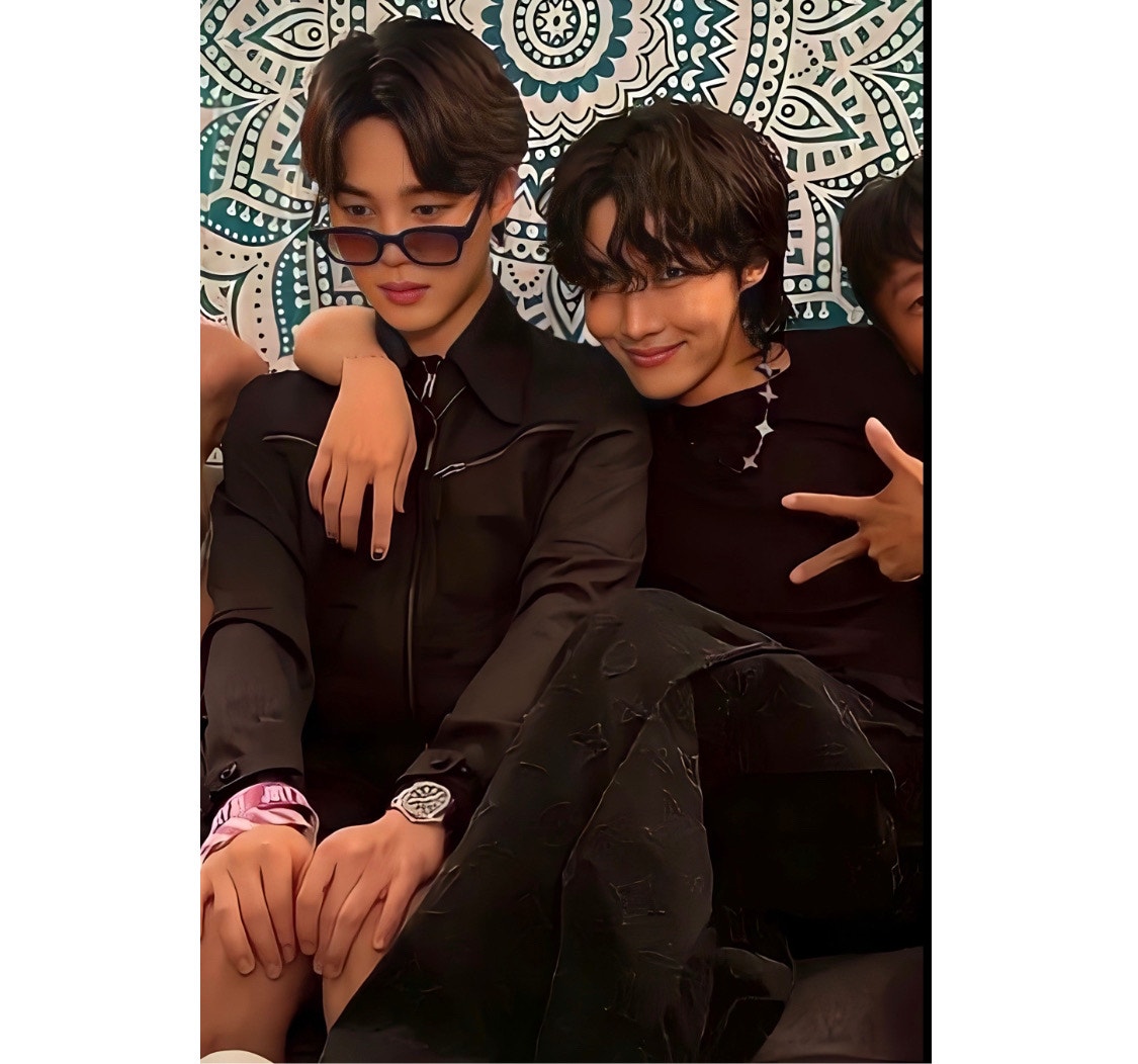 Bts Community Post 19 декабря когда Джин выставил свои фото с армии в виверс Чимин и Хосок