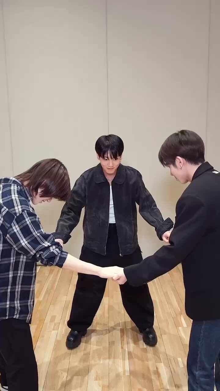 BTS Community Posts - 😄😄😄😄