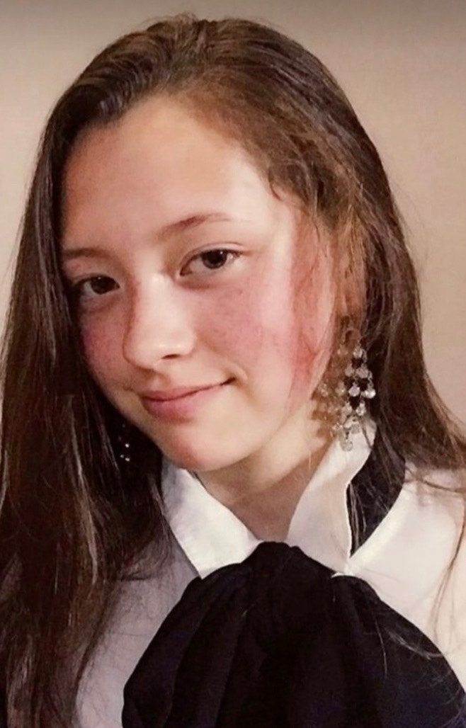 ILLIT Community Post - Look at pre debut (in the show) Chanelle🥺🥺🥺🥹🥹🩷🩷