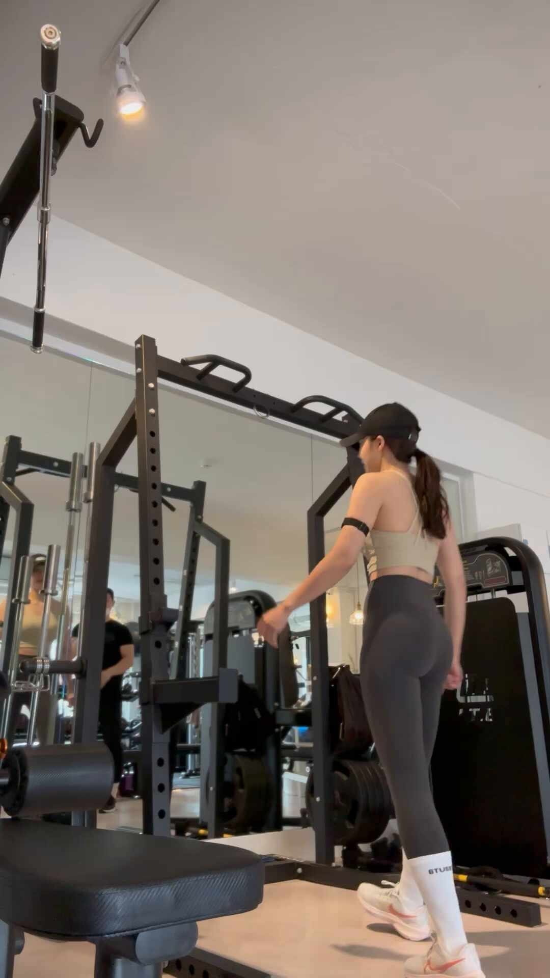Apink Community Post 우리판다말이 다 맞아🐼🫡🖤 말했던 운동영상⚡️ Eunji