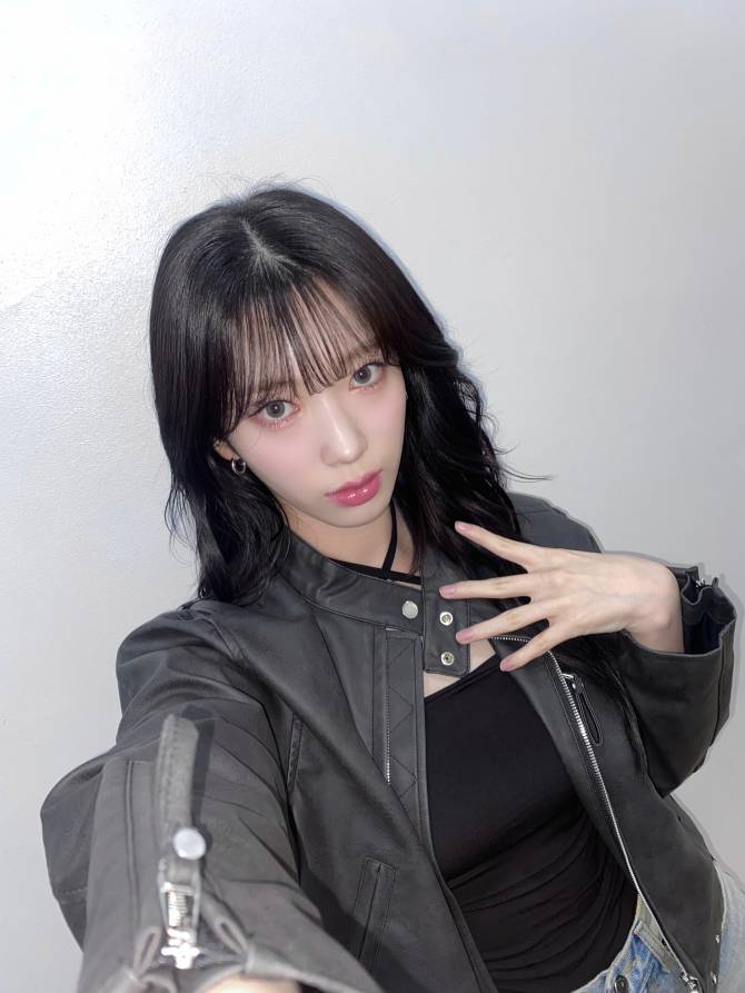 Rocket Punch Community Posts 가을인데 조금 멋진🍂🖤😎 오늘도 즐거웠어 켓치🖤 Suyun