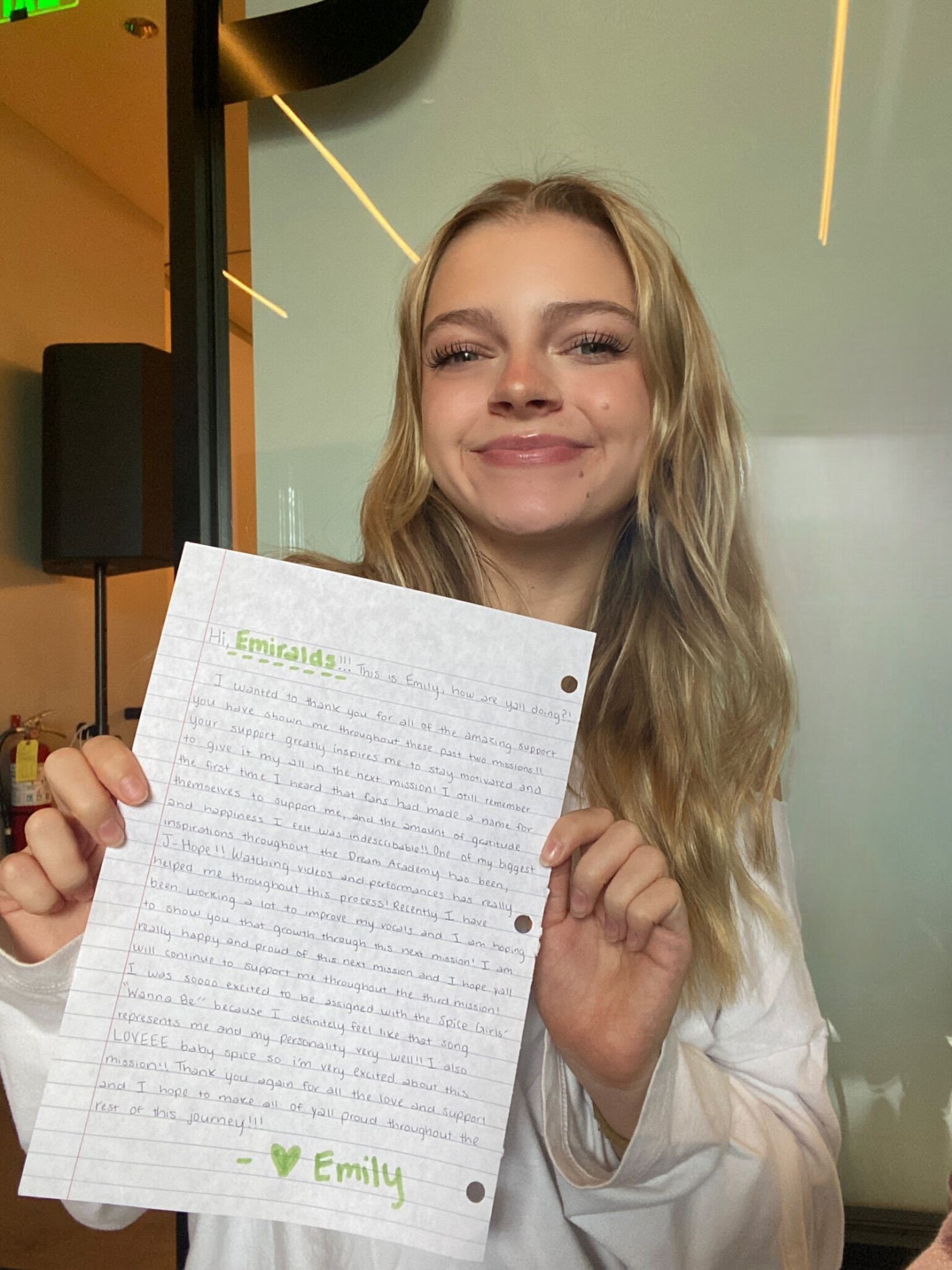 KATSEYE 커뮤니티 포스트 - Hi Emiralds!!! This is Emily, how are yall doing?! I ...