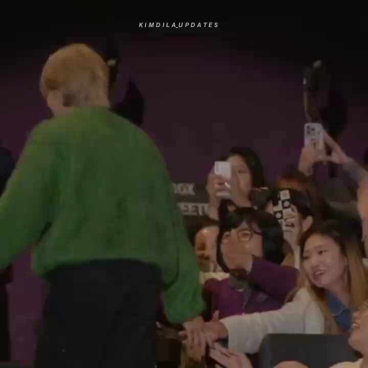BTS Community Posts - armys reaction when they hold jimin oppa hands 🥹😭