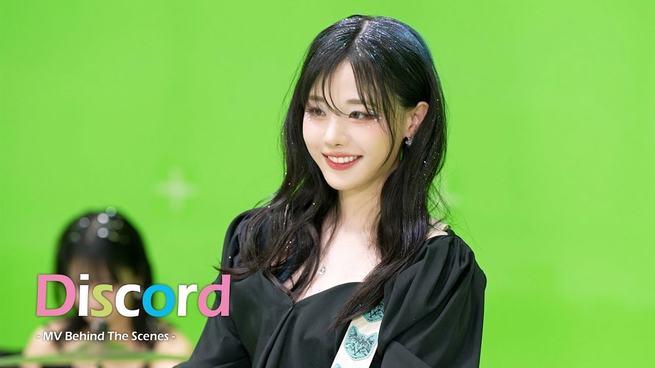 Weverse QWER Media - QWER 'Discord (디스코드)' MV Behind The Scenes