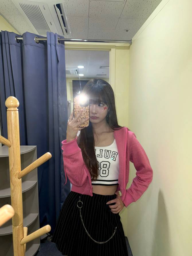Wooah 커뮤니티 포스트 머리부터 발끝까지 다 사랑스러워~~~🩷 민서