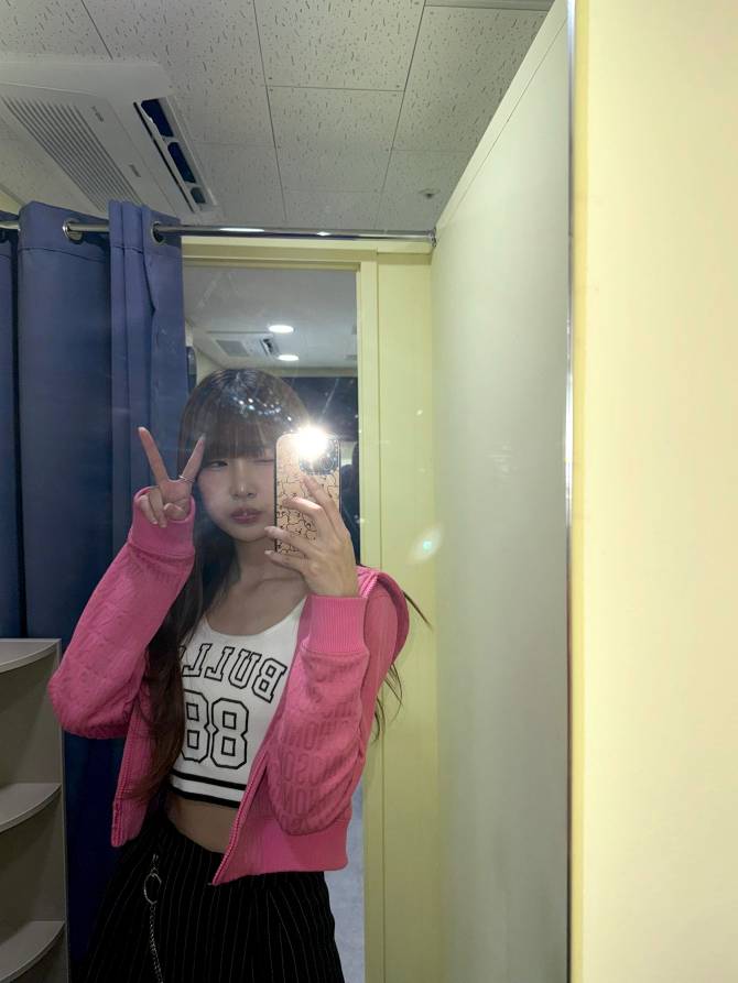 Wooah Community Posts 머리부터 발끝까지 다 사랑스러워~~~🩷 Minseo