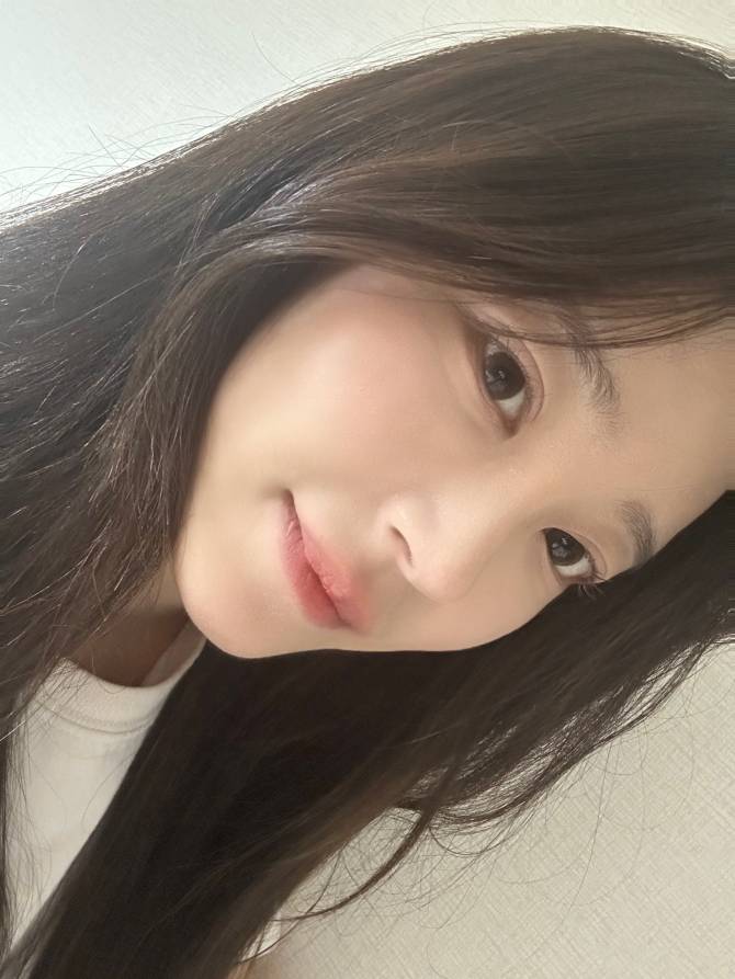 Classy Community Posts 잘 자요♥️🤍 내일도 화이팅 해보자 할 수 있다 클리키♥️🤍♥️🤍 한 주