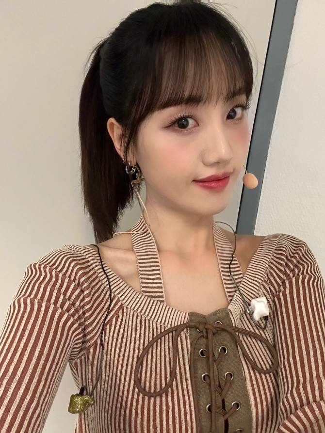 Cherry Bullet Community Posts 비조심 차조심 감기조심😚 Hae Yoon
