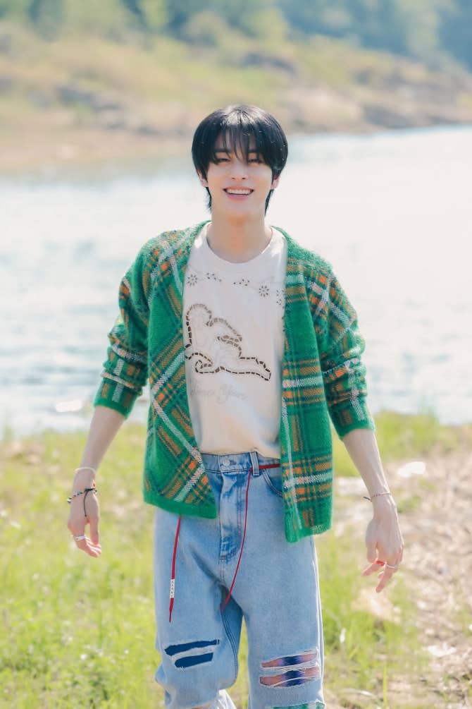 Enhypen Community Post 재유나 네가 나한테 웃고 있는 걸 상상하고 있어 정말 귀여운 미소야 나는 그것이