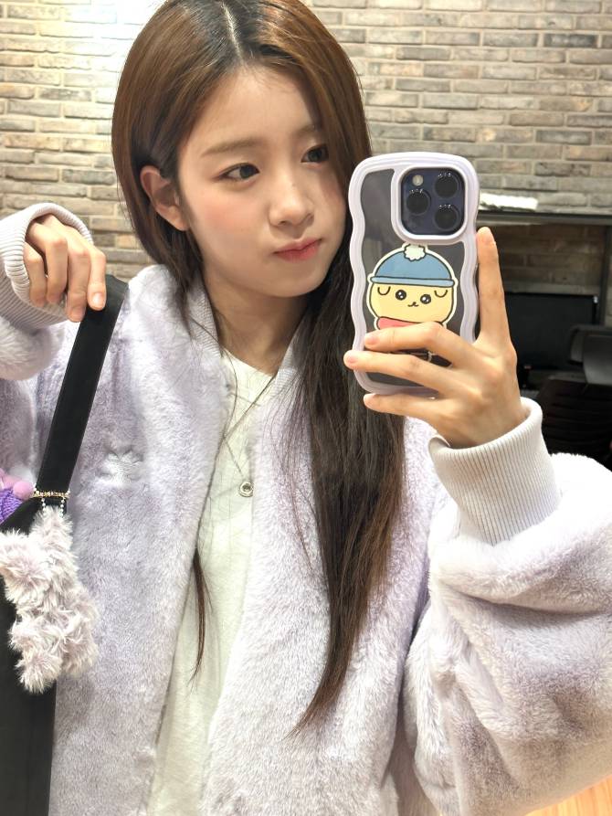 Wooah Community Posts 보들보들 뽀송뽀송 겨울이야☃️🌨️💜 이제 진짜 겨울이 온 것 같은 기분이야 너무 설레