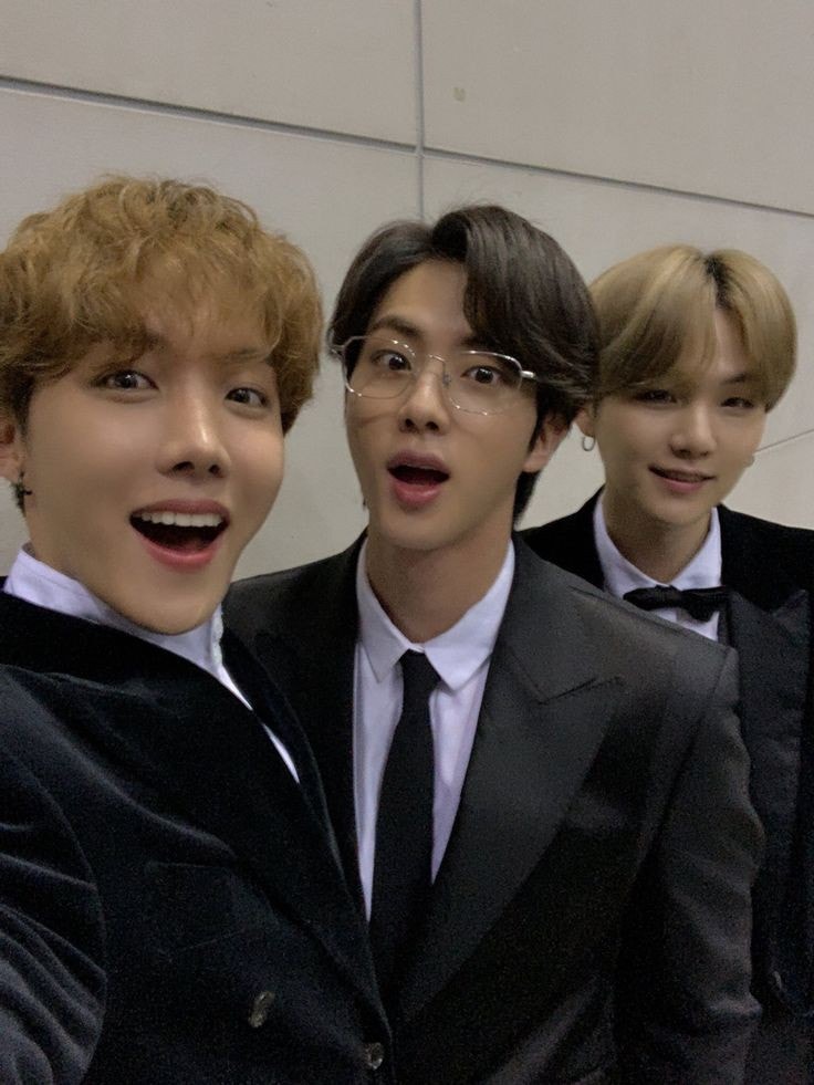 BTS Community Posts - ♡너무 보고 싶어요 TT #김석진 #정호석 #민윤기