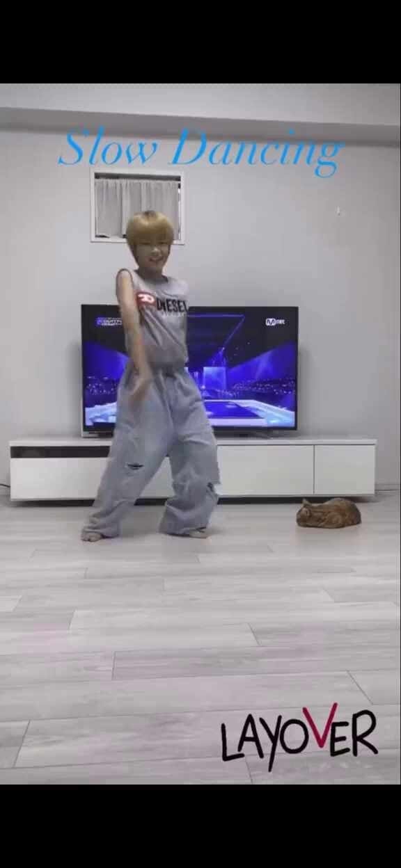 BTS Community Post - Taehyung, look at this little boy dancing his ...