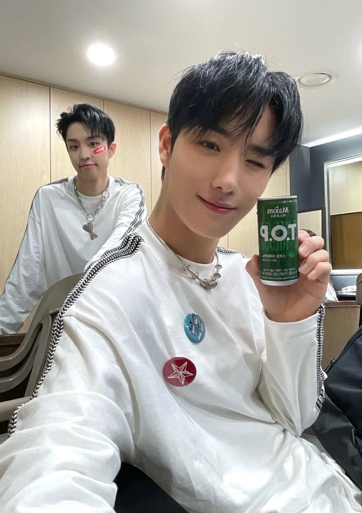 Post De La Comunidad Atbo 락원이 형 생일 축하해요🎊🎂🎊 추운 날 형을 위해 호빵을 사다 줄 만큼