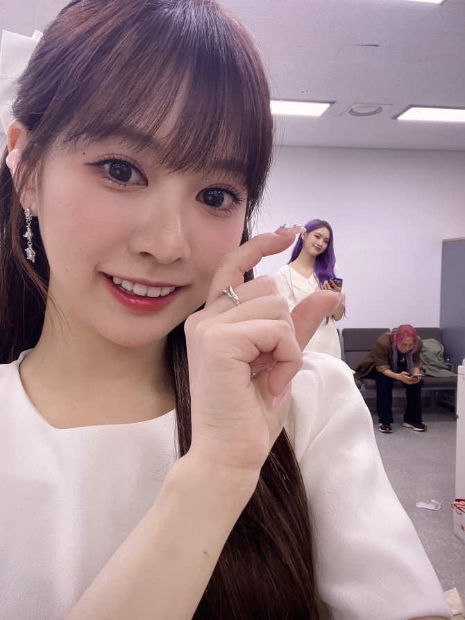 Cherry Bullet Community Posts 아카짱🤍 お誕生日おめでとう🤍 울 사랑둥이 아기공주님 생일 축하해요🎀