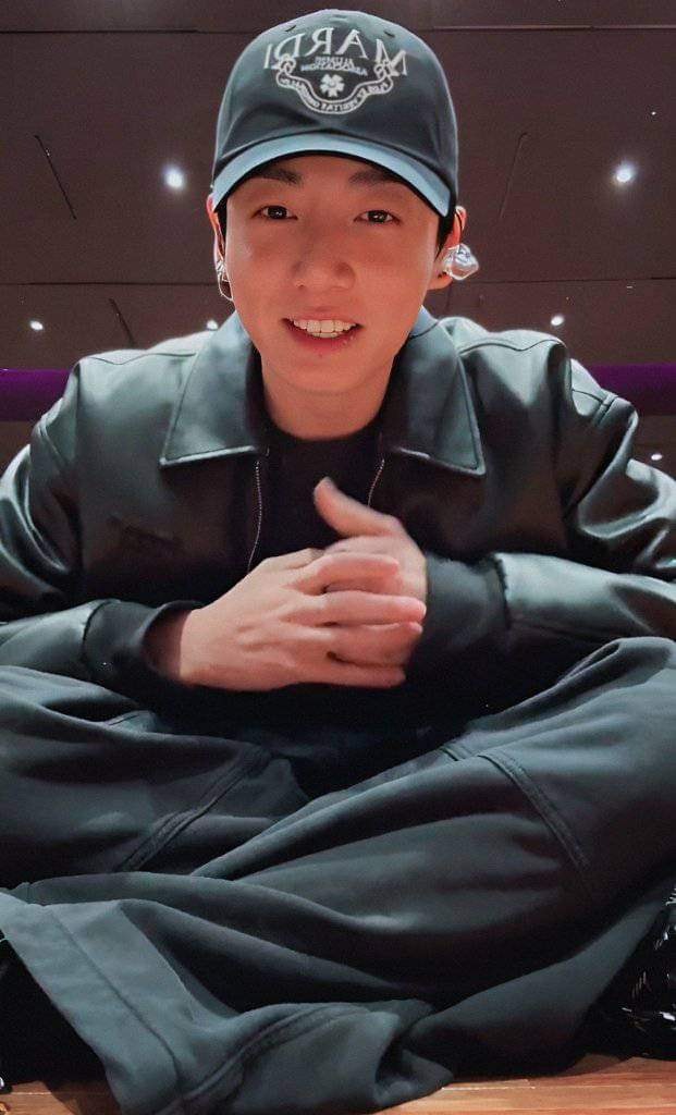 BTS Community Posts - [HD] 231116 JUNGKOOK WEVERSE LIVE 💜