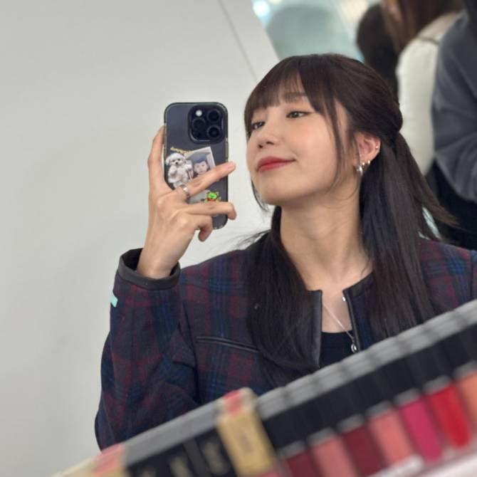 Apink Community Posts 매번 셀카 달랬는데 드디어 오랜만에 사복이당😎 이날을위해아껴둬찌 Eunji