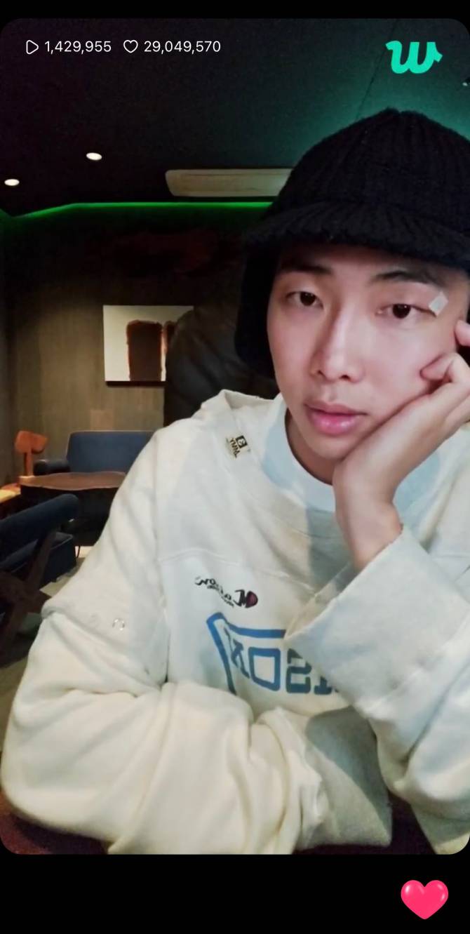 Bts Community Post 모란디는 더 많은 시간을 들임으로써 자기 자신을 반복할 위험을 피해왔다고 생각합니다라고
