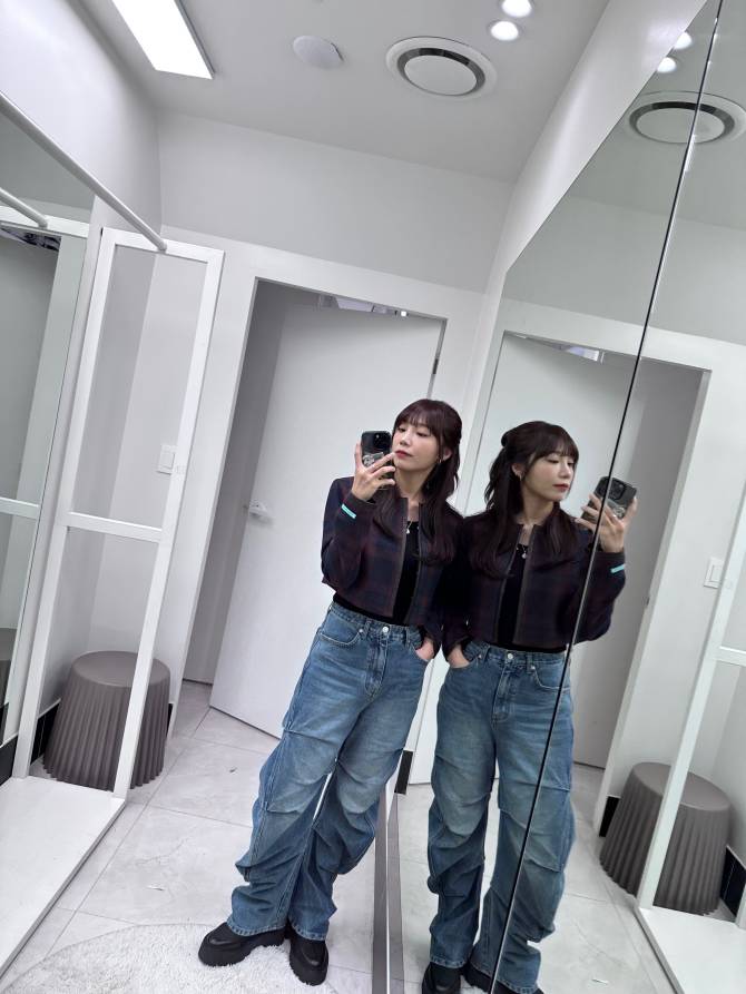Apink Community Posts 매번 셀카 달랬는데 드디어 오랜만에 사복이당😎 이날을위해아껴둬찌 Eunji