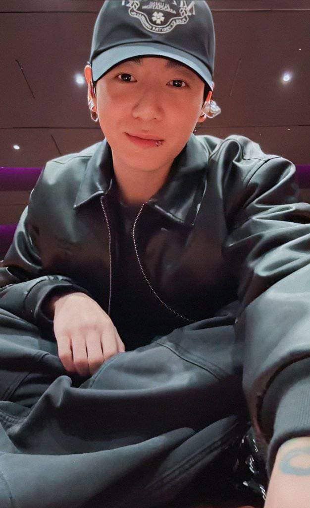 BTS Community Posts - [HD] 231116 JUNGKOOK WEVERSE LIVE 💜