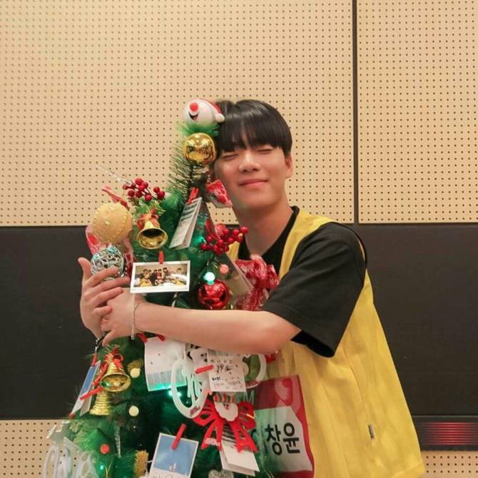 Onf Community Post 10년지기 친구가 보내준 생일선물 도착 일주일 전에 준건데 하 핳핳😅 크리스마스