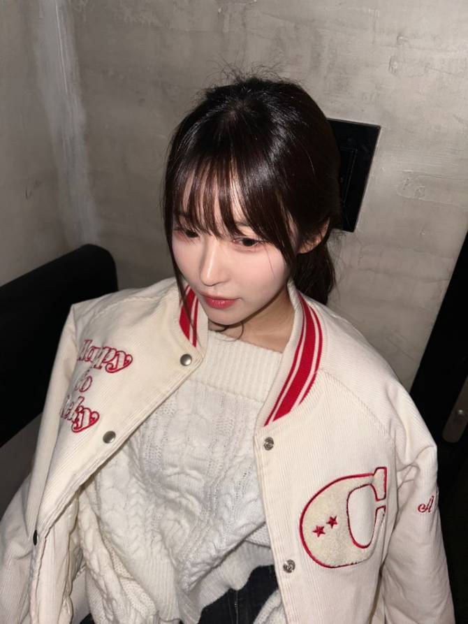 Classy 커뮤니티 포스트 주말에 뭐하고 있으려나아아 형서