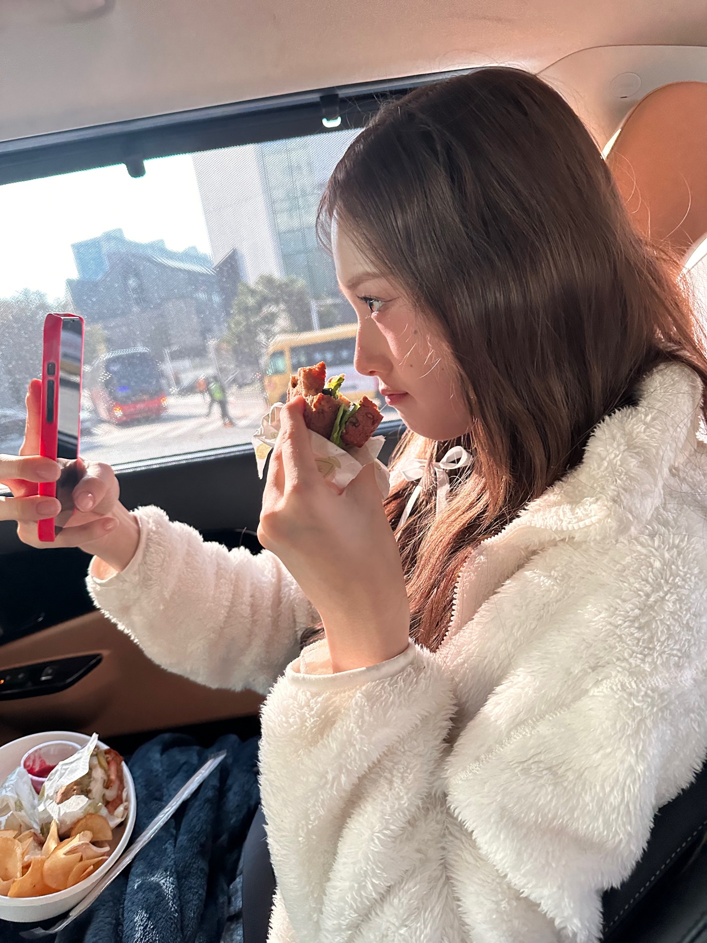 Stayc 커뮤니티 포스트 귀여운 재이와 챙 고구마 아이사