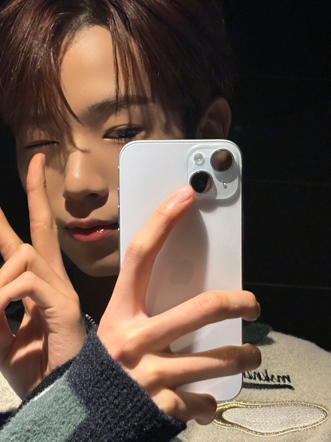 WHIB Community Posts - 짜잔!! 어제 찍은 거울셀카😎😎 요즘 힙해지려고 노력 중 ㅋㅋㅋㅋ - WONJUN