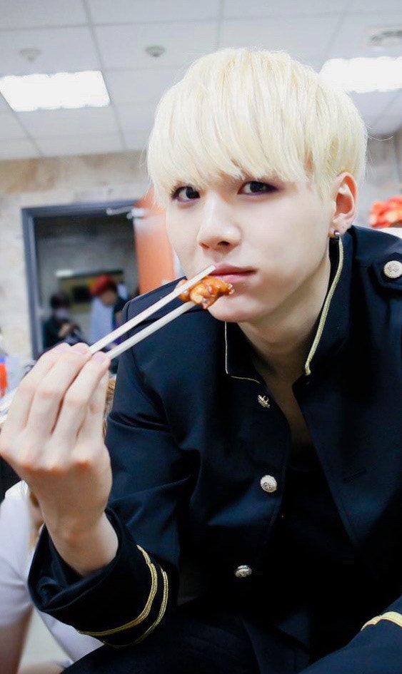 BTS Community Post - 오늘도 너와 너의 소중한 사람이 건강하고 행복하길 바래요. 민아 D-580 今日も 君と君の大切なひとの 健康と幸せを祈ります WE LOVE ...