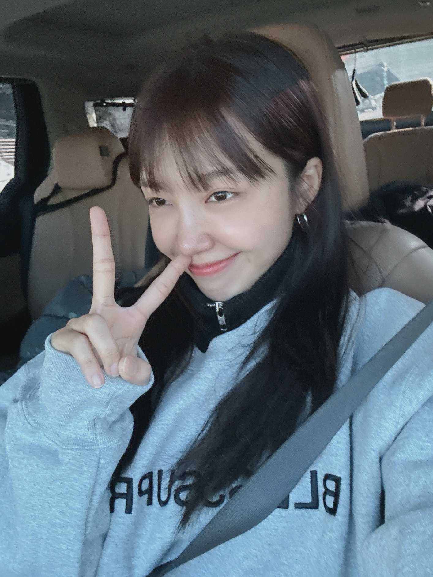 Apink Community Posts 미지니로 변신하로 출바알 올리려고 보는뎈ㅋㅋㅋㅋㅋ 이거 올려도되려나 왜부었지👀