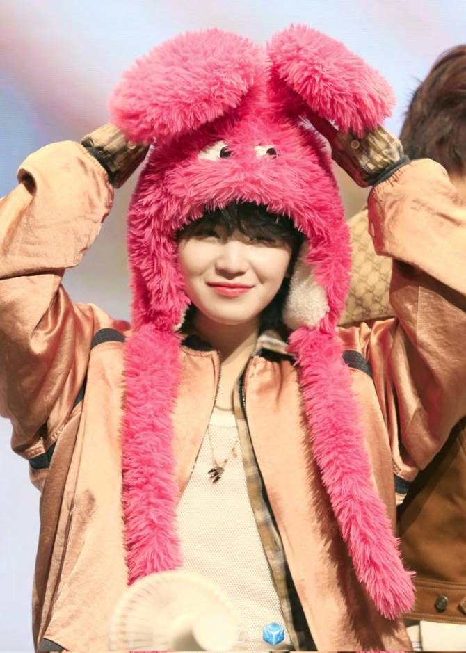 Seventeen Community Post 우지는 뭐 하고 있어 우지는 아직 안 잤어 우지 오빠 잘 자 푹 쉬어