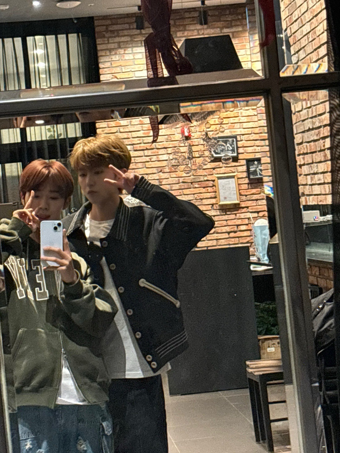 WHIB Community Post - 이농이형이랑😎😎!! - WONJUN