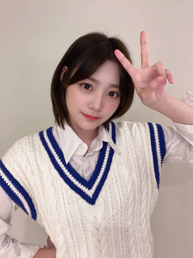 Qwer Community Posts 오늘도 팬싸 무사 완료 고마워요 바위게💚 저는 맹연습 중 Agf까지 달려