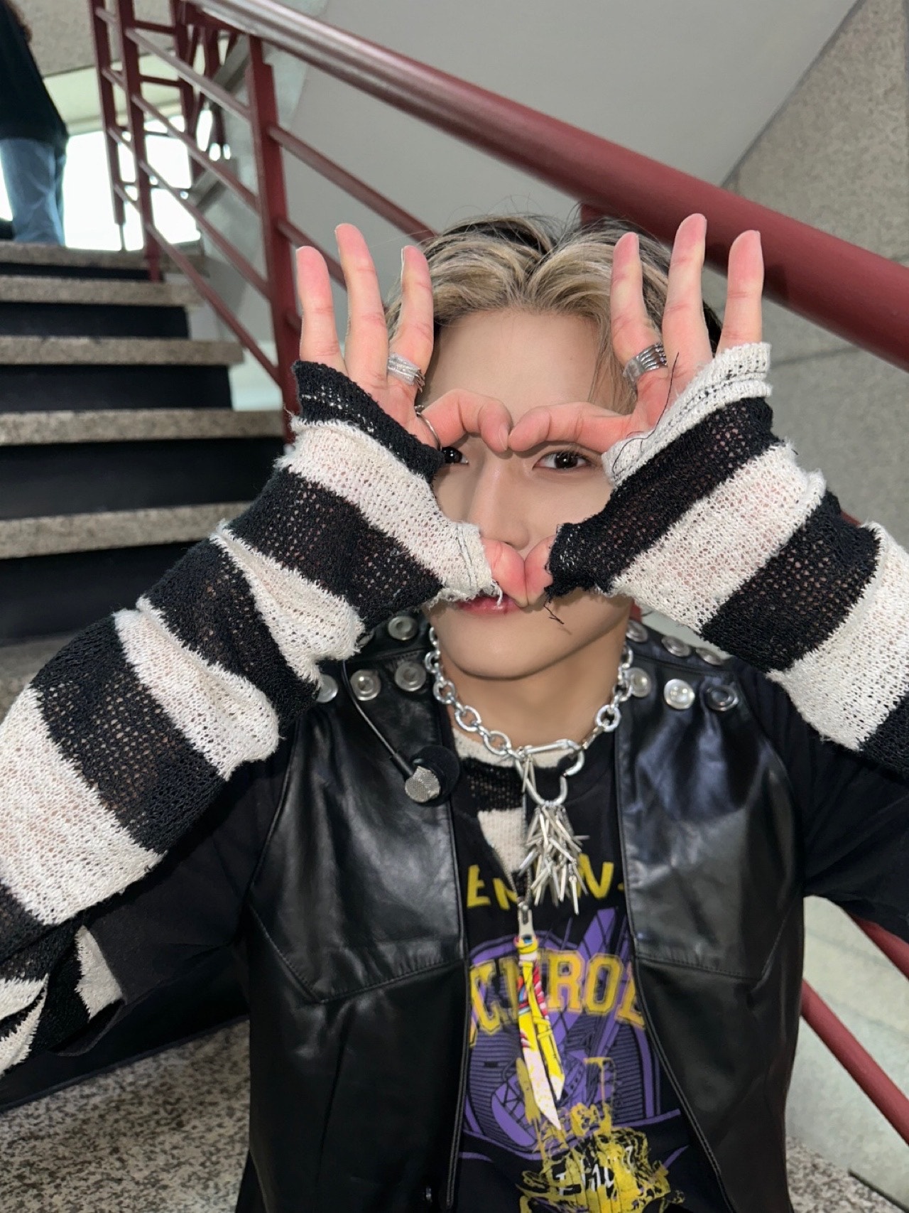 WHIB Community Posts - 내 하트를 받아랏💜 - UGeon