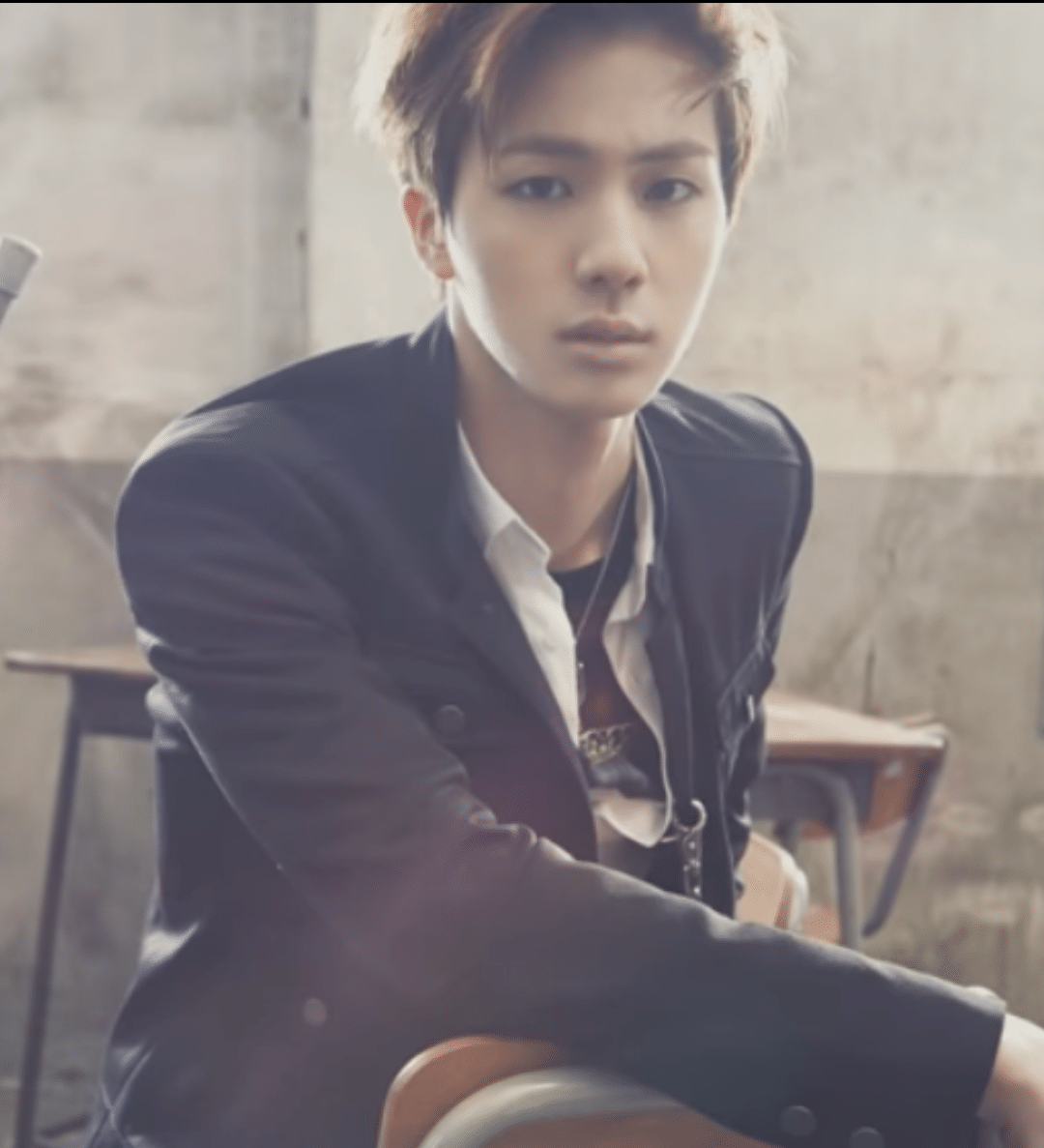 BTS Community Post - #Dear_Jin_from_ARMY #to_jin JIN君 今日ね、テヒョンが散髪した後のig storyでのせてたんだ。カットした量的に揃えた ...