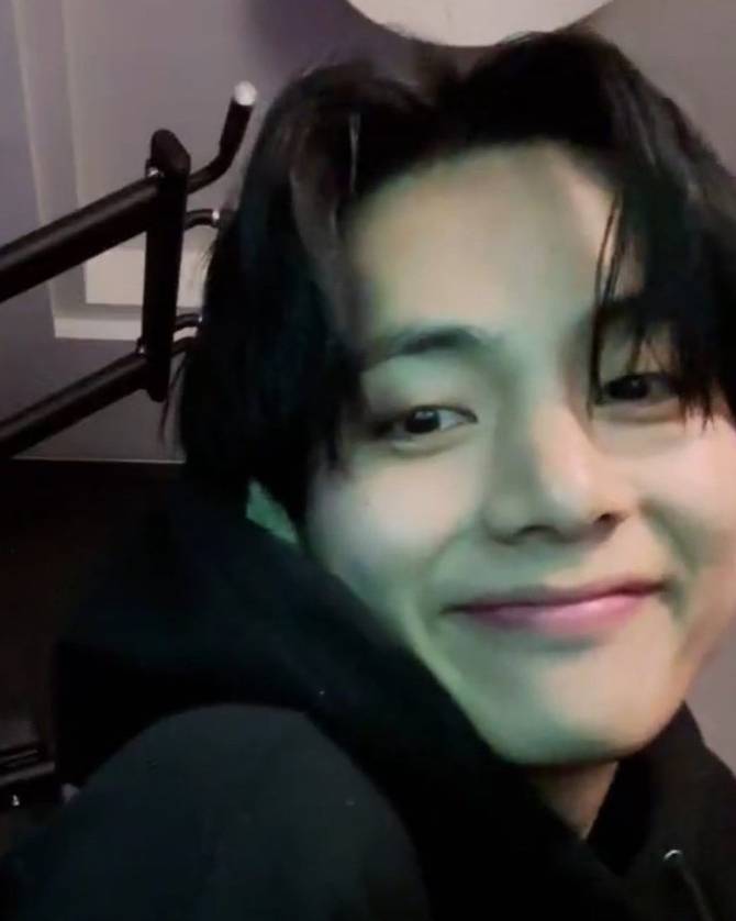 Bts Community Posts 그리고 또 네 생방송을 놓쳤어 🥺🤧 하지만 내 어두운 밤에 나타난 나의 아름다운 달을