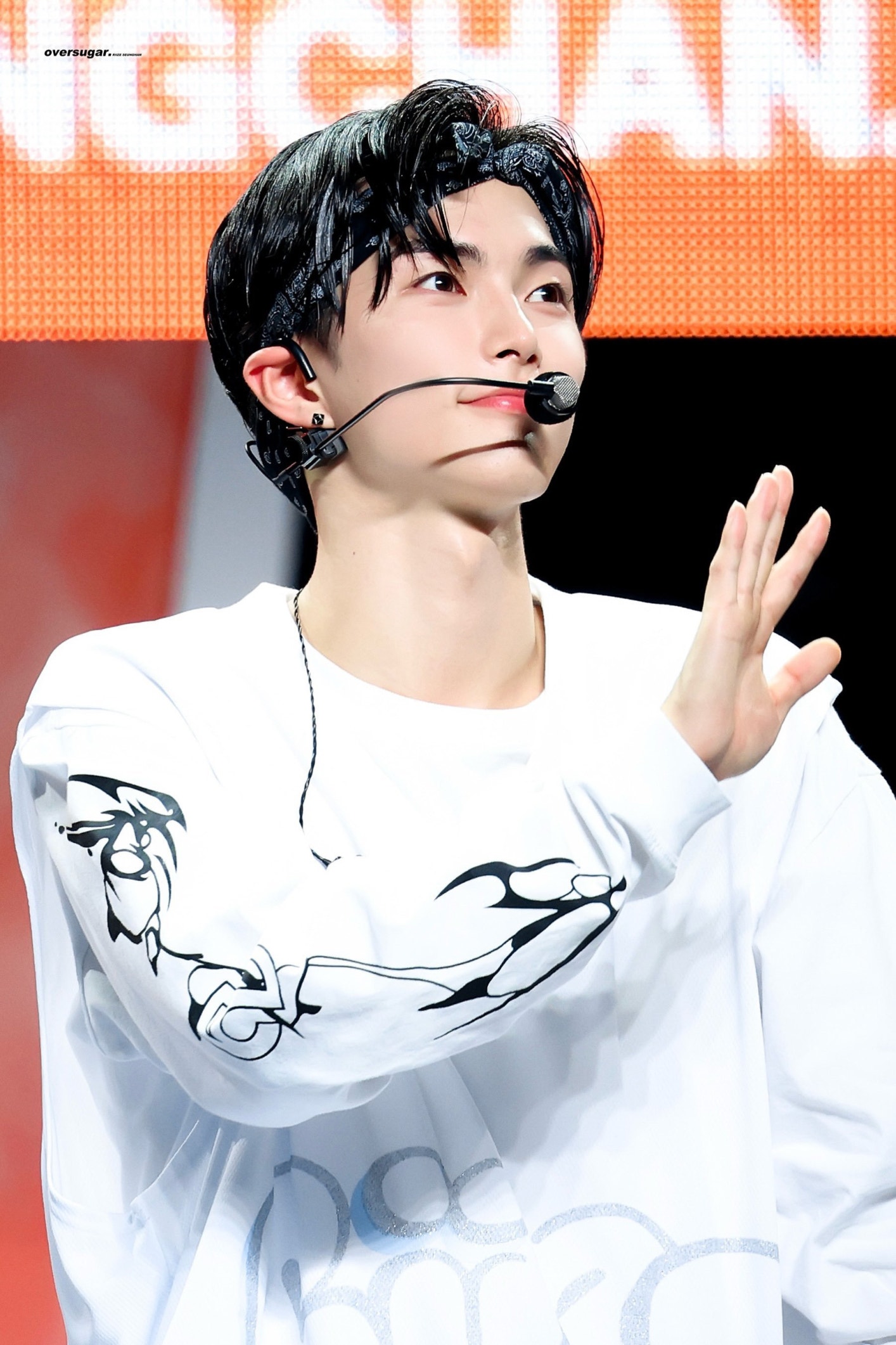 RIIZE Community Post - 投投投你就知道投 删删删你就知道删 蹭蹭蹭你就知道蹭 这么帅的一张脸你说删就删 ...