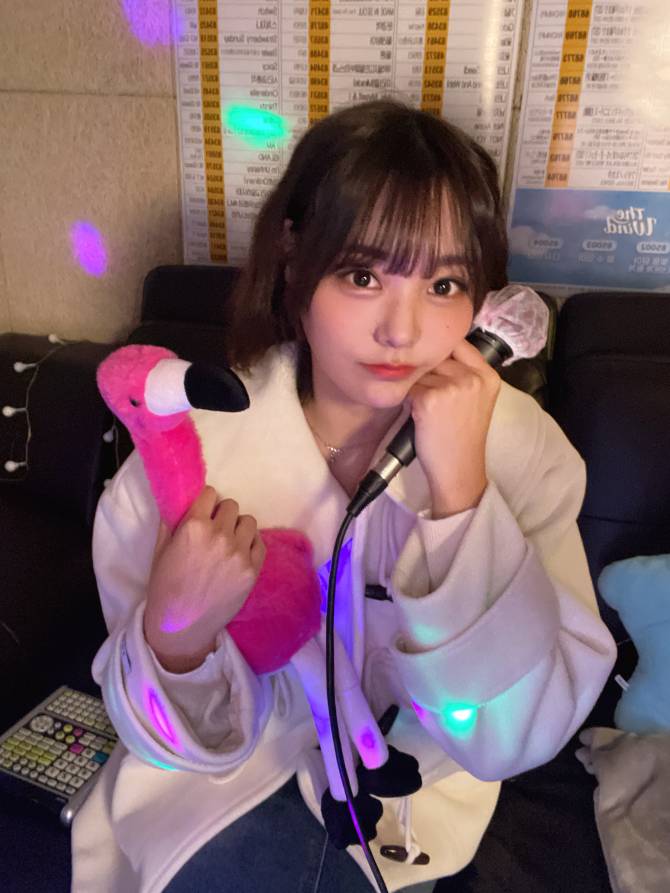 Qwer Community Posts 유튜브 샤랄라 스튜디오 코없코에 등장했습니다 노래방 엄총 오랜만~~