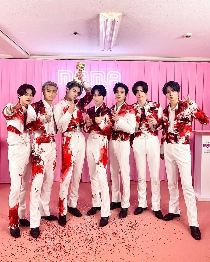 ENHYPEN Community Posts - Someone said Enhyphen's Mama fit made them ...