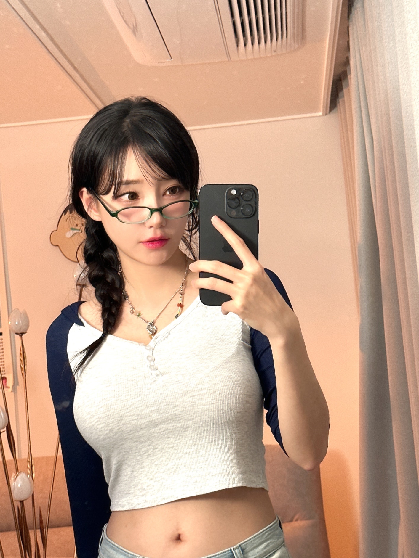Qwerコミュニティ投稿 12월의시작 지금쓰고있는젠쨩은 계속 무한 공연준비중이에요 저희의 첫앨범이 나오고 11월정말 정신