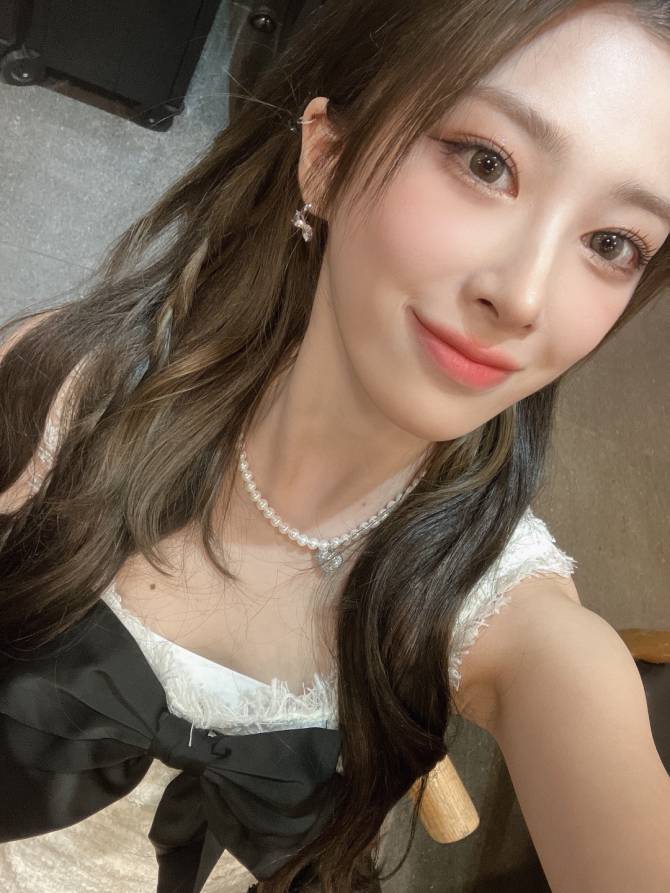 Rocket Punch Community Posts 12월도 잘부탁해 켓치🩷 Yunkyoung