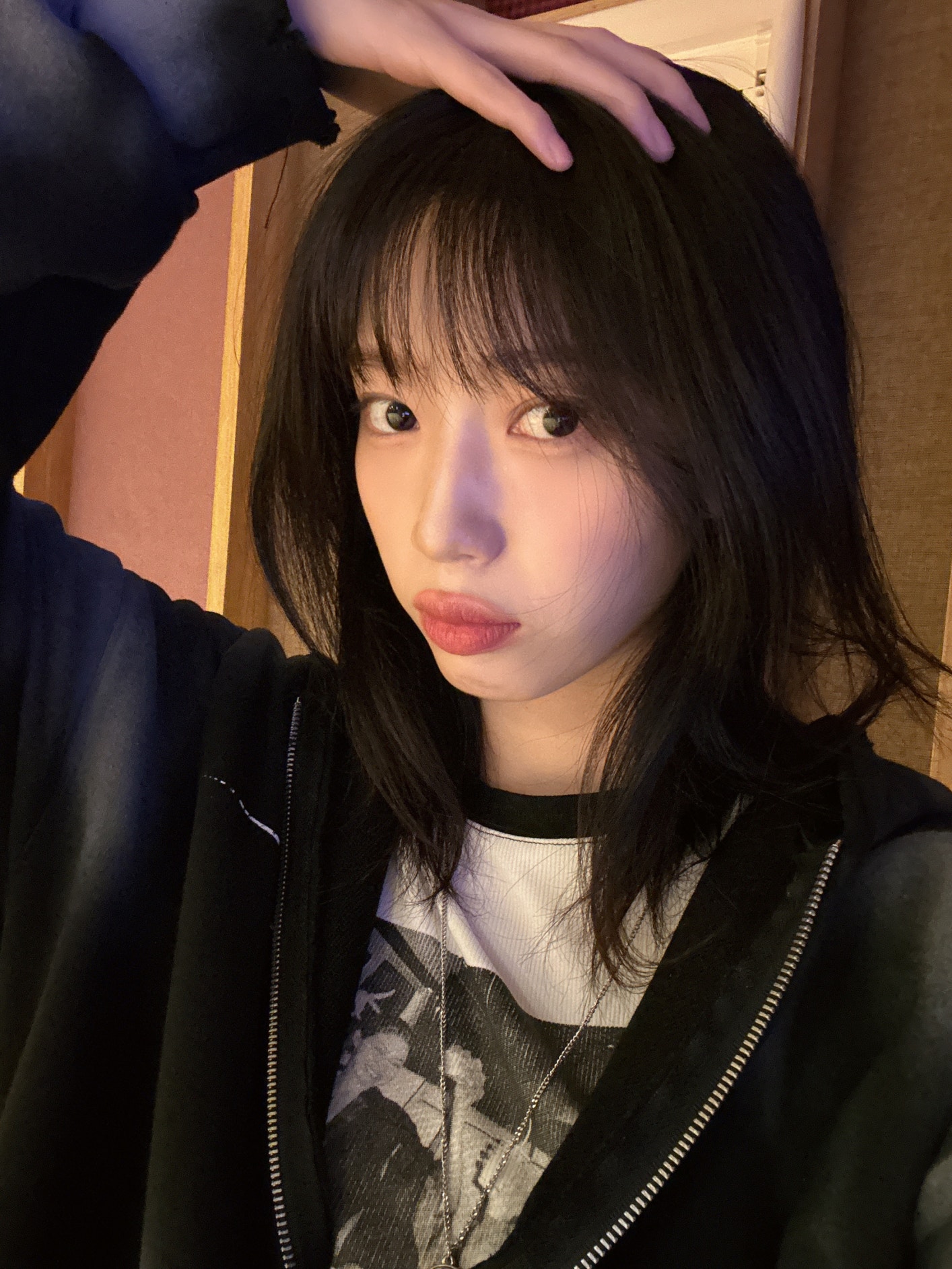 Rocket Punch 커뮤니티 포스트 나 앞머리 잘랏서🐰 ️💇🏻‍♀️😏 수윤