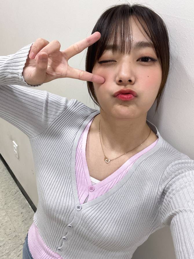 Qwer 커뮤니티 포스트 1집 마지막 팬싸인회 영통회 종료 와줘서 너무너무 고마워요 바위게들💚 앞으로도 자주 봐요 우리