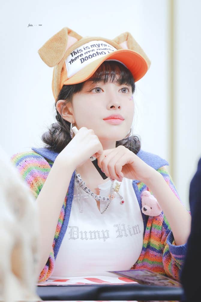 Stayc Community Posts 개인적으로 좋아하는 스테이씨 사진 나눔합니당♥️ 눈 똥그라해진거 넘 귀욤 옆태 윤세은