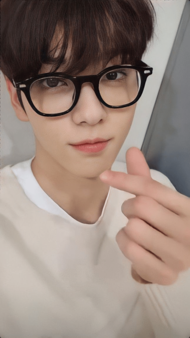 TOMORROW X TOGETHER Community Post - Happy Birthday Soobin🎂🫶🏻🫶🏻🫶🏻 Stay healthy and get rest :) I ...