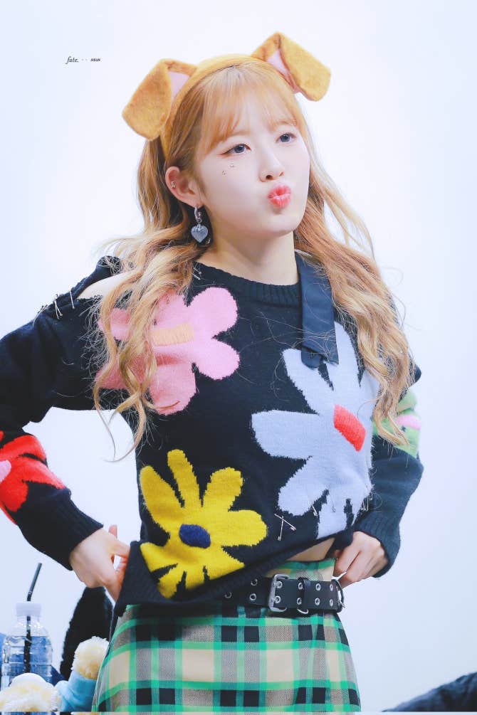 Stayc Community Posts 개인적으로 좋아하는 스테이씨 사진 나눔합니당♥️ 눈 똥그라해진거 넘 귀욤 옆태 윤세은