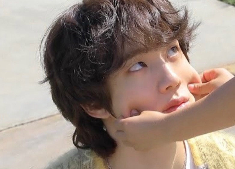 BTS Community Post - #dear_jin_from_army ジンくんアンニョン💜 センイルに1億万回再生おくれて よかったよ☺️ みんな沢山聴いてくれてたよ(,,>